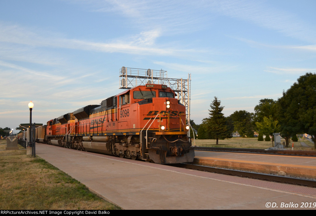 BNSF 9098